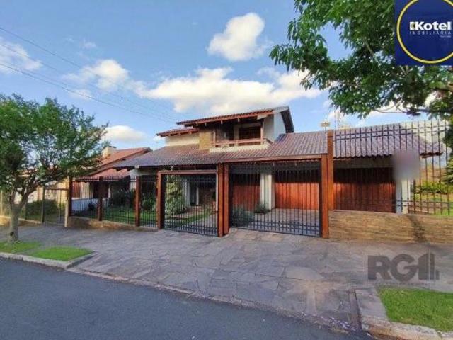 Excelente casa de 300m² com 03 dormitórios sendo 02 suítes