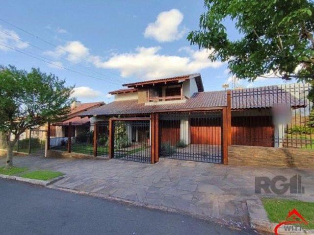 Excelente casa de 300m² com 03 dormitórios sendo 02 suítes