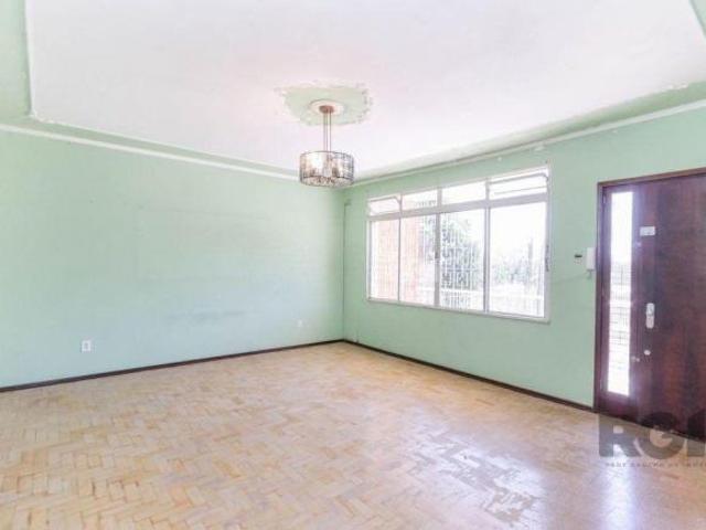 Excelente casa de 318m² com 3 dormitórios