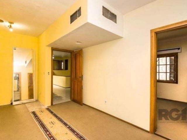 Excelente casa de 354m² com 5 dormitórios e 8 vagas