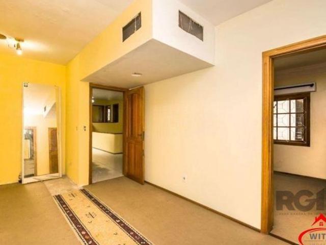 Excelente casa de 354m² com 5 dormitórios e 8 vagas