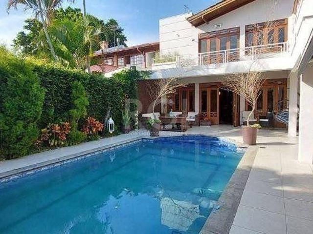 Excelente casa de 386m² com 04 dormitórios sendo 03 suítes