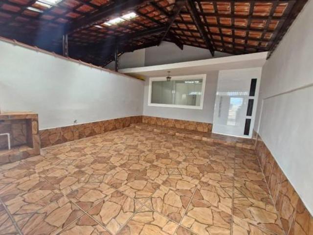 EXCELENTE CASA DE 3 DORMITÓRIOS NO BAIRRO CAIÇARA EM PRAIA GRANDE!