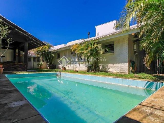 Excelente casa de 3 dormitórios com suíte!