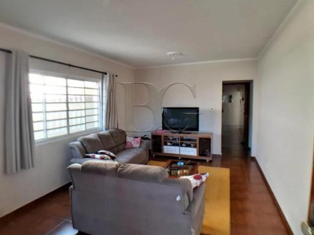 Excelente casa de 3 dormitórios em um bairro residencial confortavel em Poços de Caldas MG