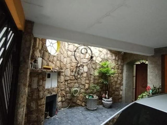 Excelente casa de 3 dormitórios sendo 2 suítes e 3 vagas. Jrd Sta Cruz Sp