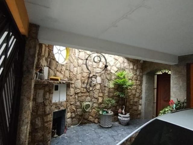 Excelente casa de 3 dormitórios sendo 2 suítes e 3 vagas. Jrd Sta Cruz Sp