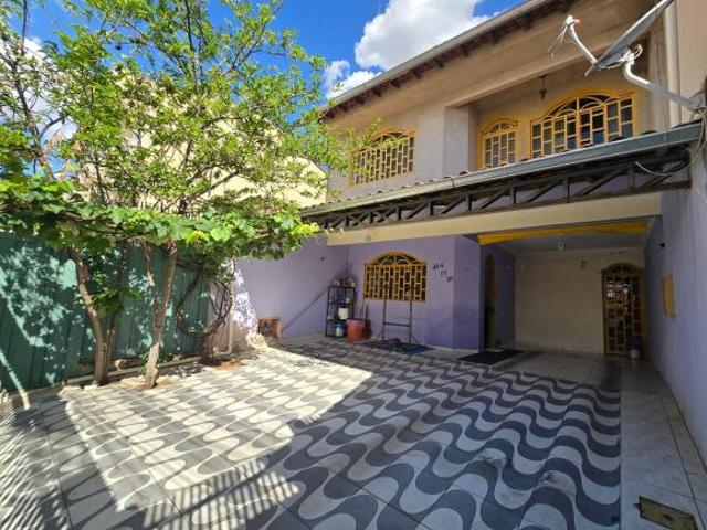Excelente casa de 3 pavimentos Sobrado na QR 404 Samambaia Norte / DF