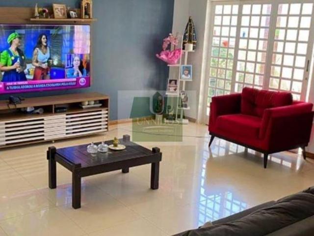 Excelente casa de 3 suítes! Condomínio RK!
