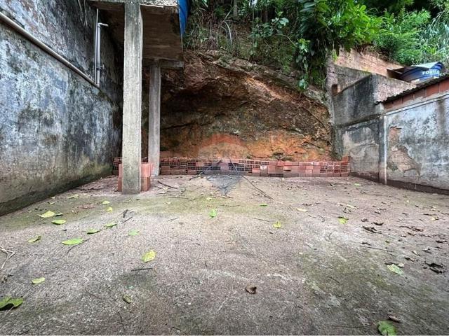 Excelente casa de três quartos para locação no bairro Grajaú, próxima a escolas, igrejas, padarias, drogarias, academias e a todo comércio do bairra