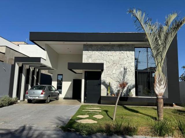 Excelente Casa de Altíssimo Padrão. Aceita Financiamento!