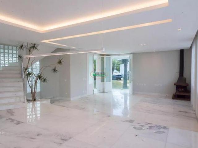 Excelente casa de alto padrão à venda no Alphaville Lagoa dos Ingleses!