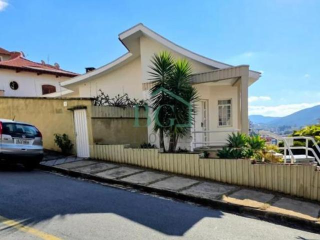 Excelente casa de alto padrão a venda no bairro Parque Vivaldi Leite Ribeiro em Poços de Caldas MG