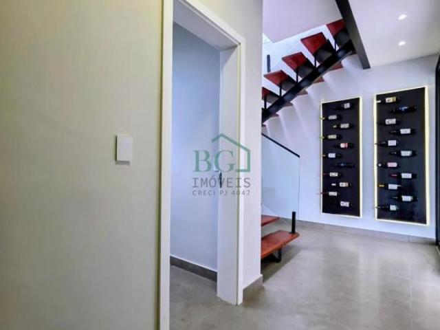 Excelente casa de alto padrão á venda em condomínio fechado em Poços de Caldas MG