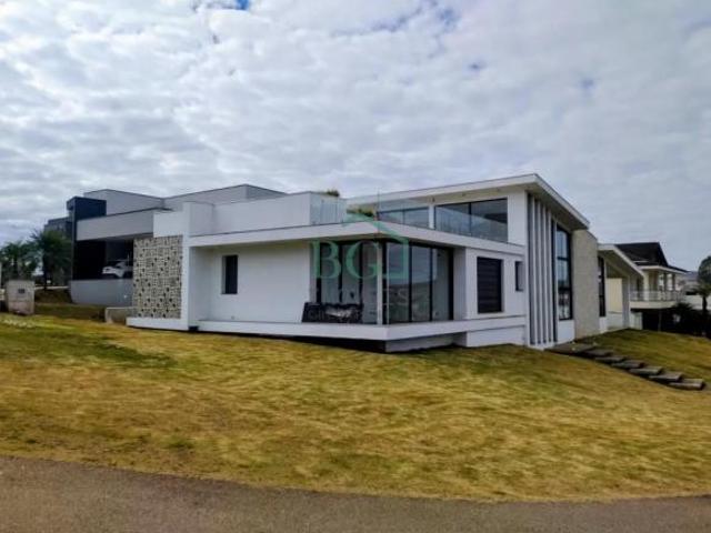 Excelente casa de alto padrão á venda em condomínio fechado em Poços de Caldas MG