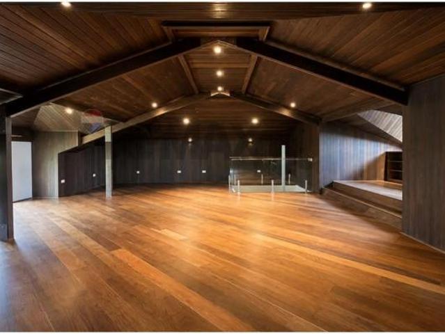 EXCELENTE CASA DE ALTO PADRÃO COM LAREIRA E JARDIM ALPHAVILLE GRACIOSA