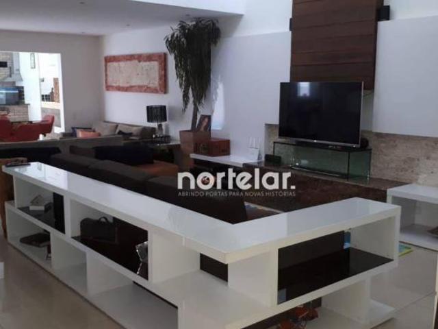 Excelente Casa de Alto Padrão em Condomínio Fechado.