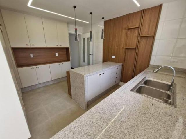 EXCELENTE CASA DE CONDOMÍNIO COM 2 SUÍTES EM PRAIA GRANDE!