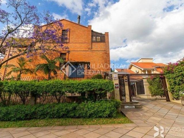 EXCELENTE CASA DE CONDOMÍNIO COM PISCINA E VISTA PERENE PARA O GUAÍBA