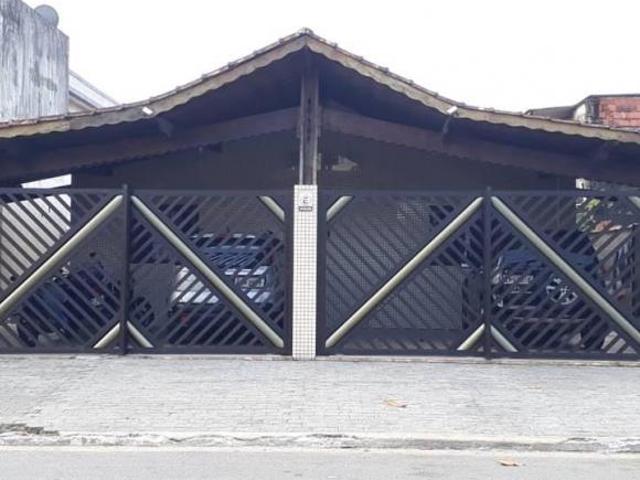 Excelente casa de condominio com quintal privativop no Tude bastos