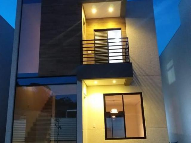 Excelente casa de condomínio em embu das artes