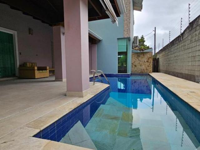 excelente casa de condomínio fechado, para seu conforto e muito lazer