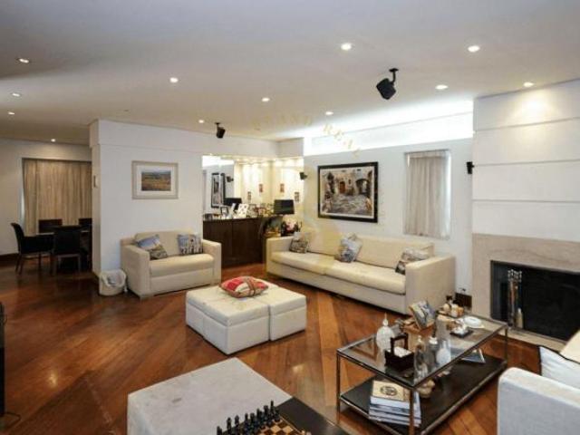 Excelente casa de condomínio, localizada no Brooklin