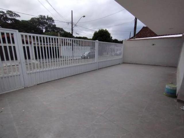 Excelente casa de condomínio sobreposta alta com 02 dormitórios e ampla sacada com churrasqueira. O