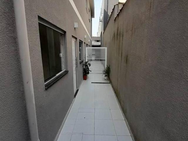 Excelente casa de condomínio sobreposta baixa com quintal reservado com churrasqueira na Vila Caiçar
