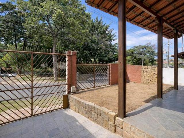 EXCELENTE CASA DE DOIS PAVIMENTOS NO PLANALTO