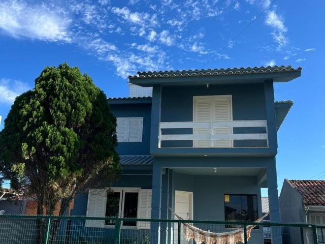 Excelente casa de dois pisos, próxima ao centro