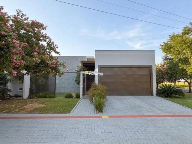 Excelente casa de esquina à venda no Bairro Santa Fé em Dourados MS