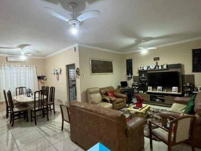 Excelente casa de esquina em lote 502 m² em São Pedro