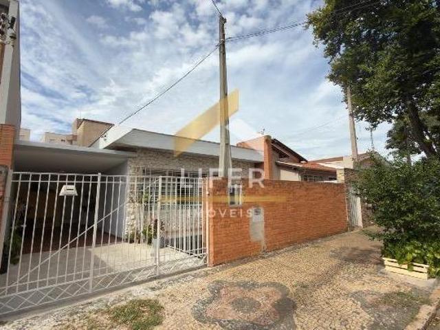 Excelente Casa de Rua Ampla com Edícula Independente Ideal para Moradia ou Comér