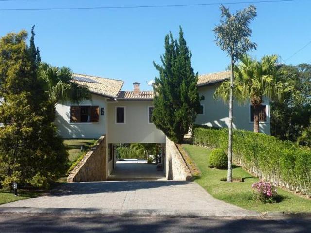 Excelente casa em amplo terreno, perfeita para moradia e lazer no Patrimônio do Carmo