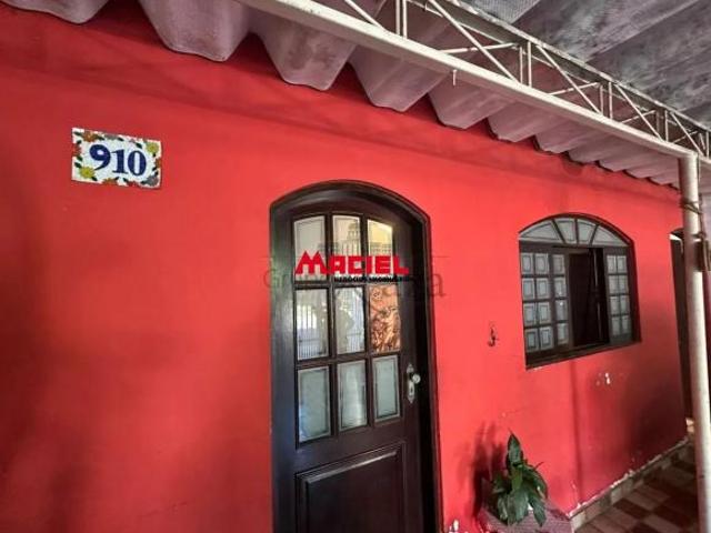 Excelente casa em avenida comercial com 2 dormitorios, suite, 2 vagas, mais edicula com 2 cómodos e