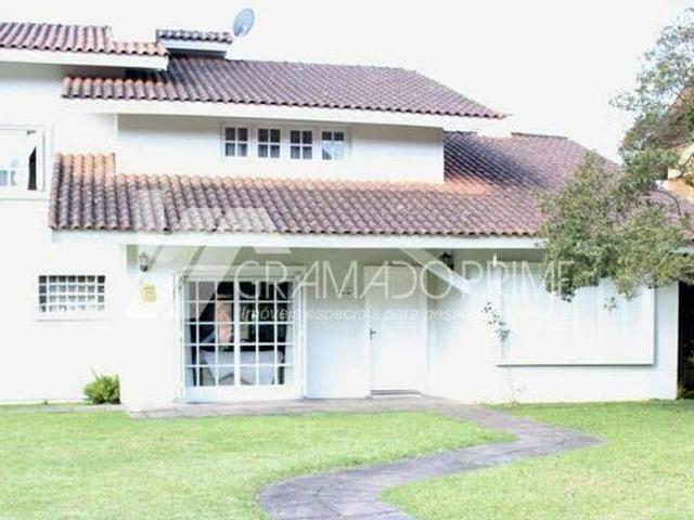 EXCELENTE CASA EM BAIRRO NOBRE DE CANELA!
