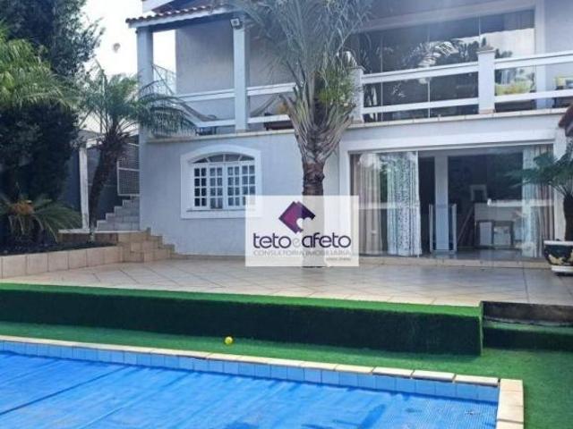 EXCELENTE CASA EM BAIRRO NOBRE NA CIDADE DE ATIBAIA!