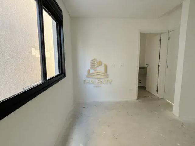 Excelente Casa em condomínio com 250 metros privativos, a 3 minutos do Parque Barigui