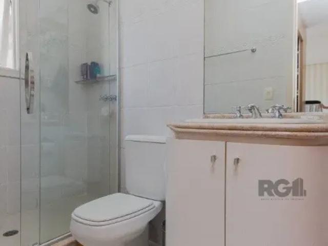 Excelente casa em condomínio de 249m² com 03 dormitórios e 4 vagas