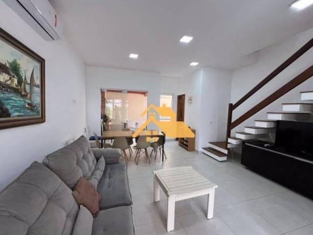 Excelente casa em condomínio na Praia de Juquehy, em São Sebastião, localizada na Av. Mãe Bernarda