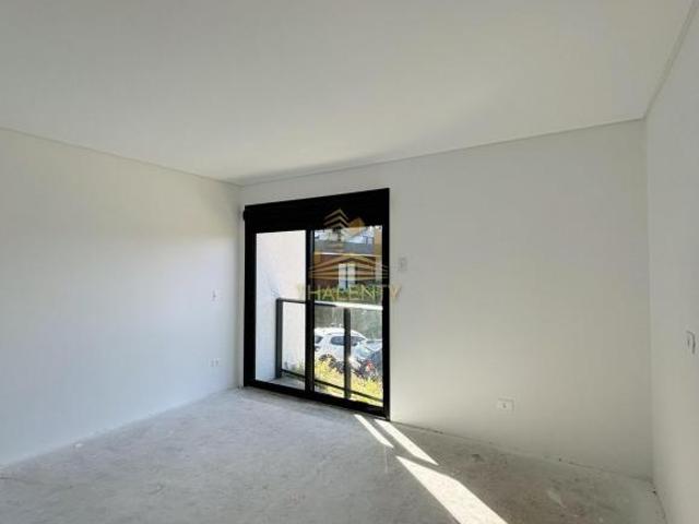 Excelente Casa em condomínio com 250 metros privat