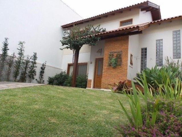 Excelente casa em condomínio com 3 dormitórios e 4 vagas