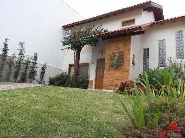 Excelente casa em condomínio com 3 dormitórios e 4 vagas