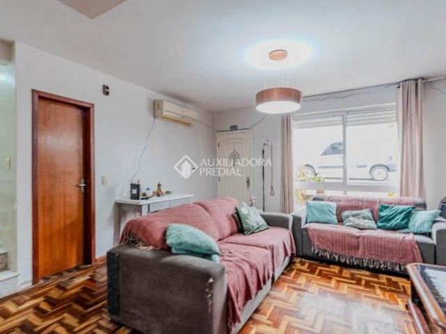 Excelente casa em condomínio com infraestrutura