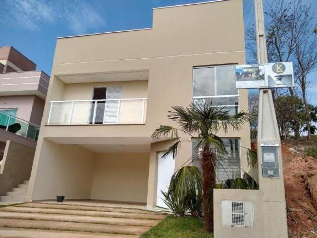 Excelente casa em condomínio com infraestrutura completa!