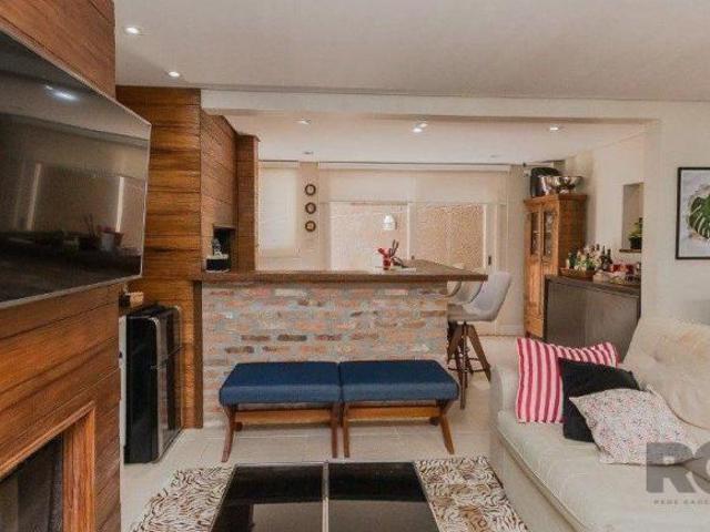 Excelente casa em condomínio de 249m² com 03 dormitórios e 4 vagas