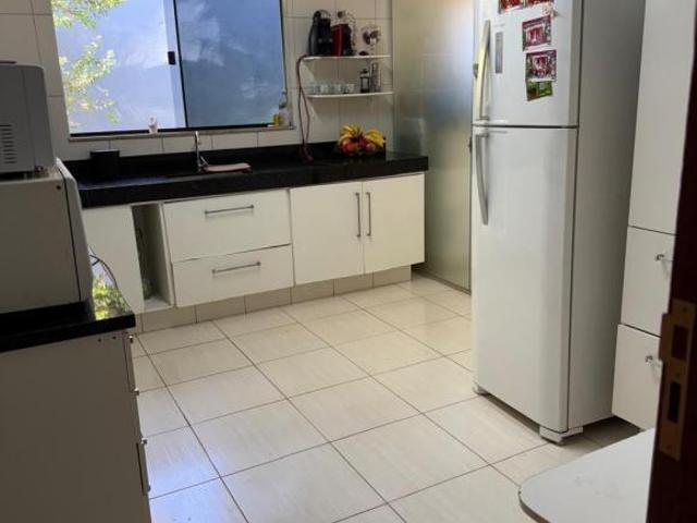 Excelente casa em condomínio fechado 3 quartos, sendo 1 suíte Ambientes amplos