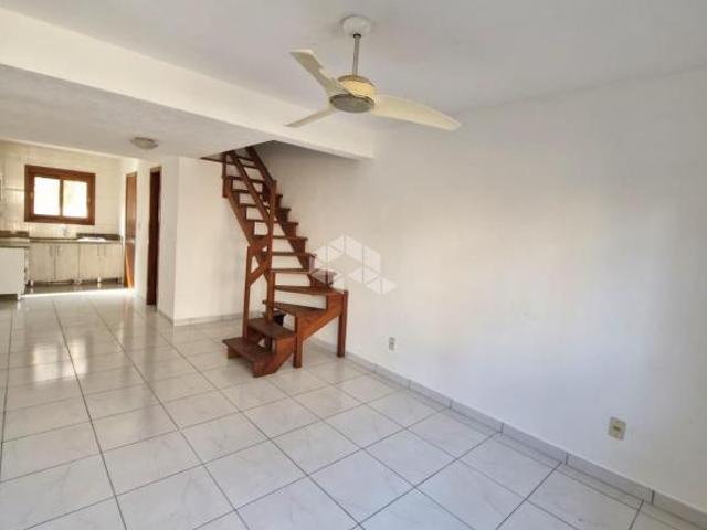 Excelente casa em condomínio fechado, 02 dorm, lavabo, 01 vaga, no bairro Hípica