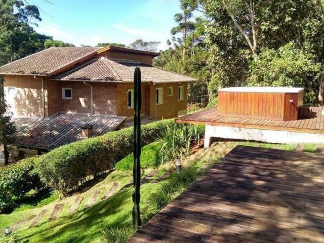 Excelente casa em Condomínio Fechado
